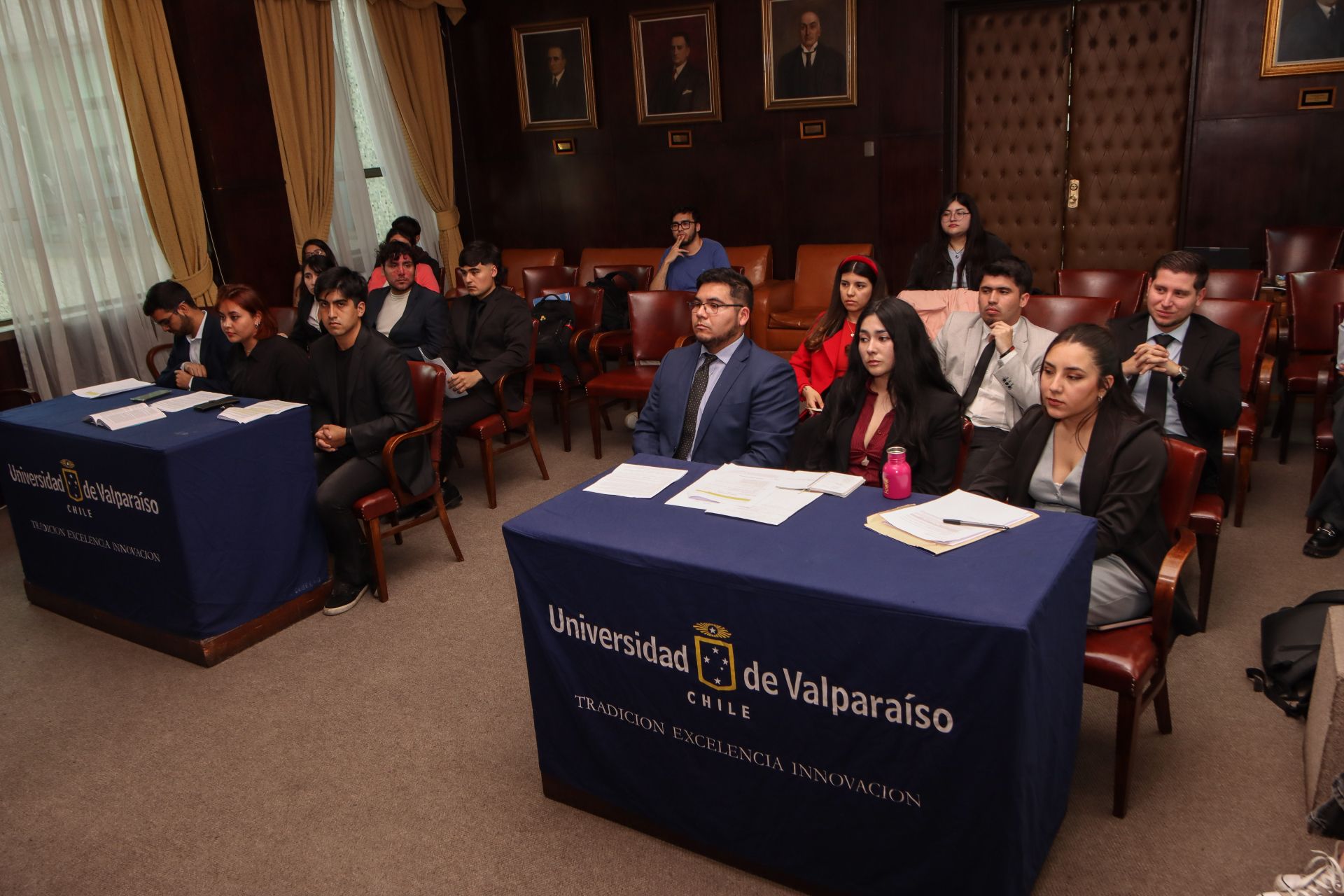 Universidad de Valparaíso - Jueces y juezas participan en juicios simulados en asignatura de ...
